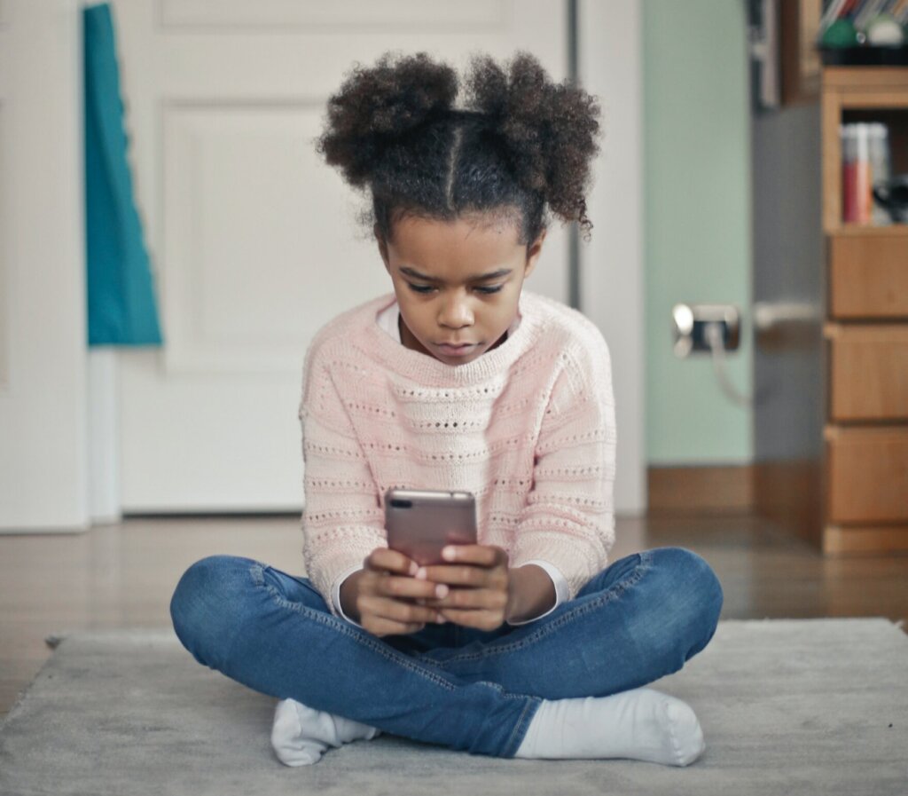Virtual reality – a guide for parents and carers | Childnet