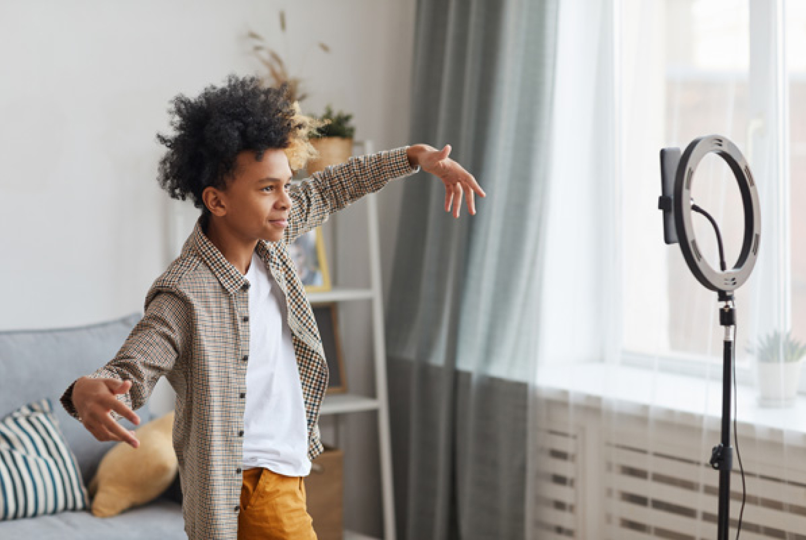 Watching and sharing videos online | Childnet