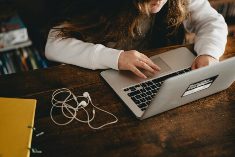 Supporting children who display harmful sexual behaviour online | Childnet